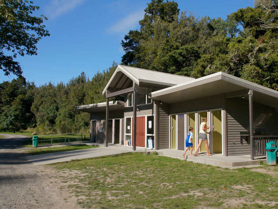 Totara Reserve Camping Ground, Manawatu - Wanganui, NZ - 5 travel ...